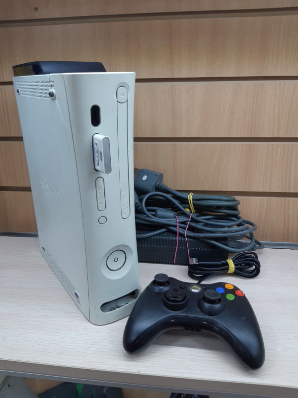 Купить Игровая приставка 360 Xbox 120 gb Б/У за 0 руб. — состояние 9/10